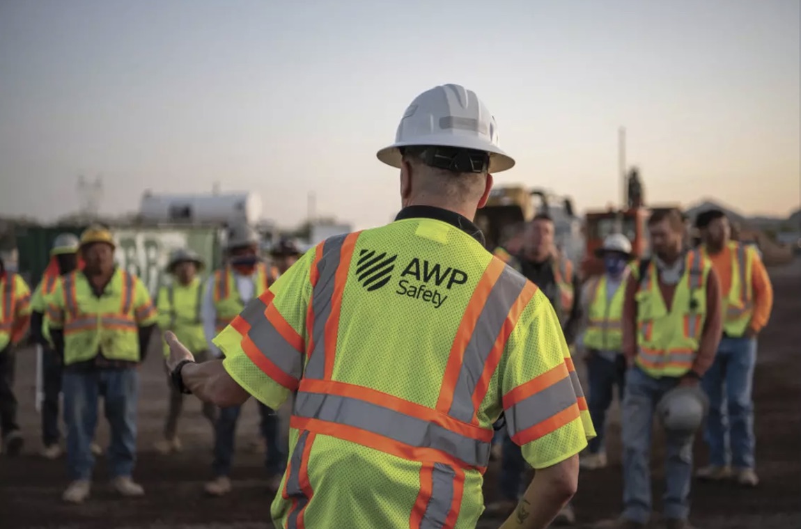 Working Safely in the Heat of Crane Operations | AWP Safety
